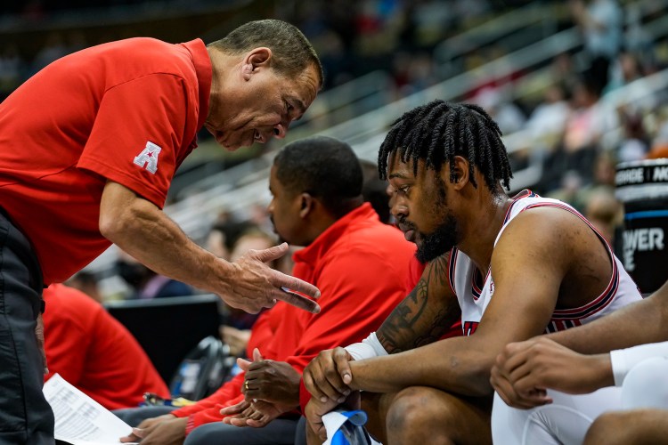 How J’Wan Roberts Became “the Perfect Face” of the Cougars - Hoops HQ
