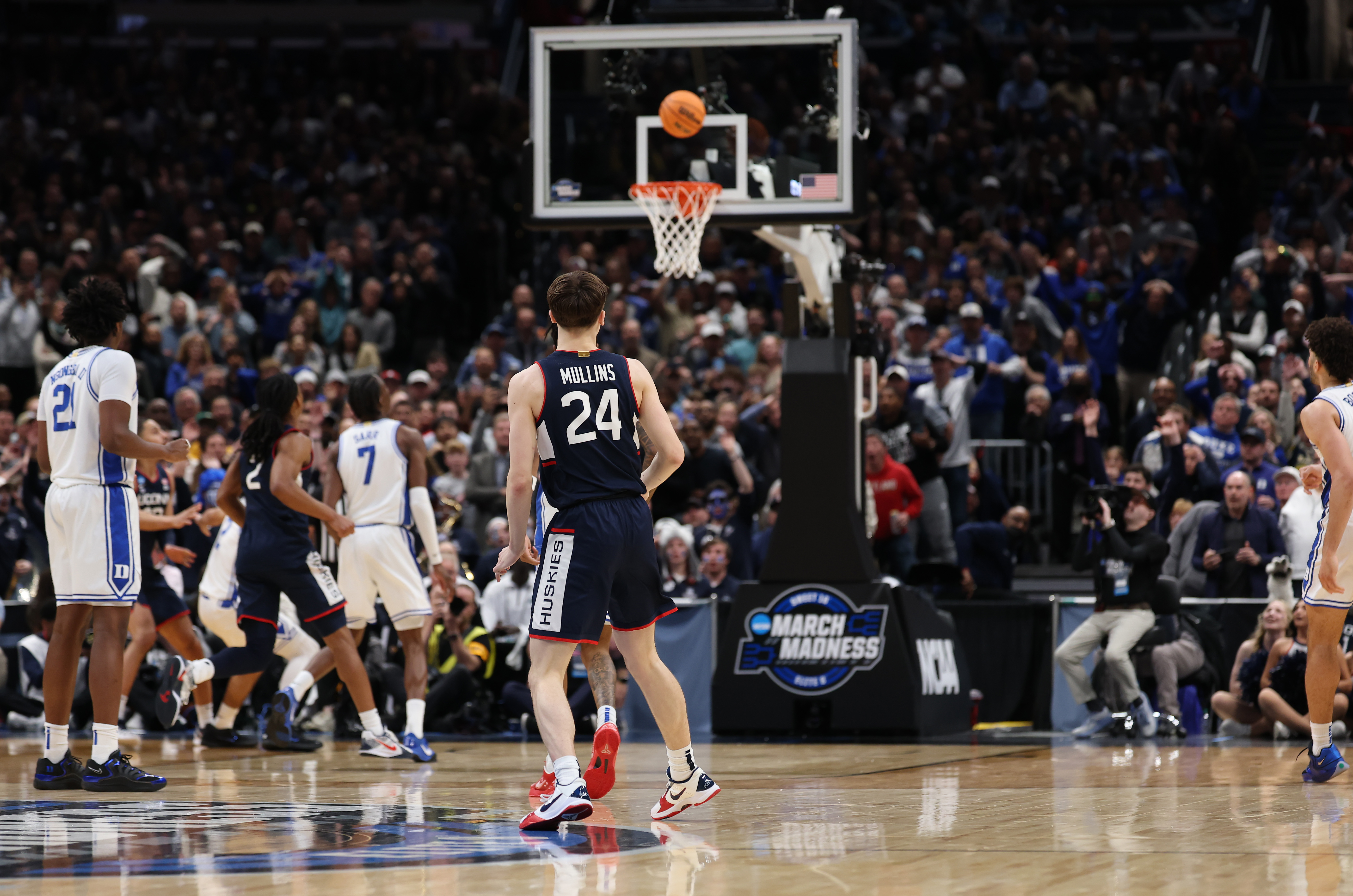 Braylon Mullins' Buzzer Beater Sends UConn to the Final Four - Hoops HQ